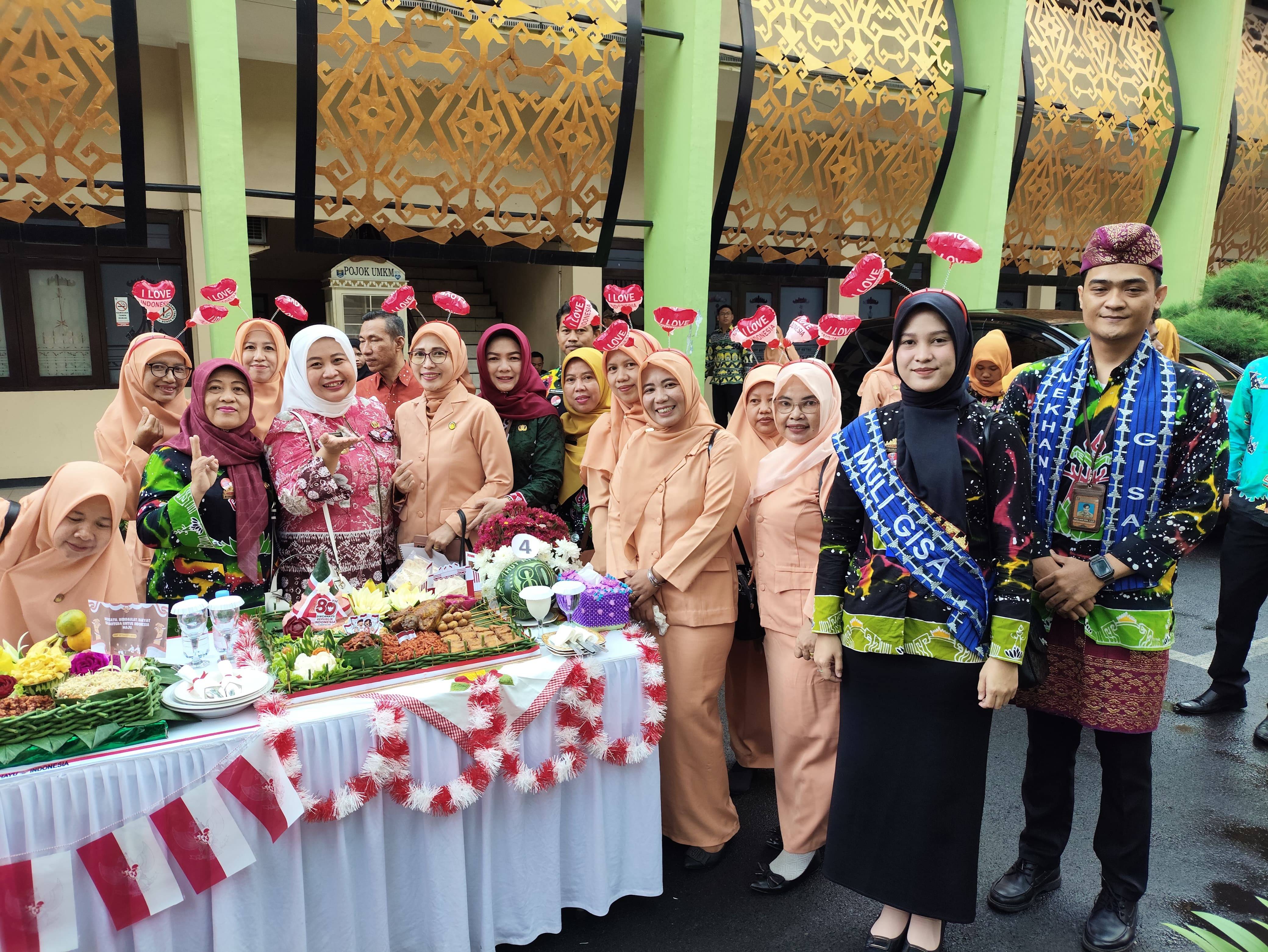 Semarak HUT RI ke-80, Disdukcapil Metro Ikut Lomba Tumpeng